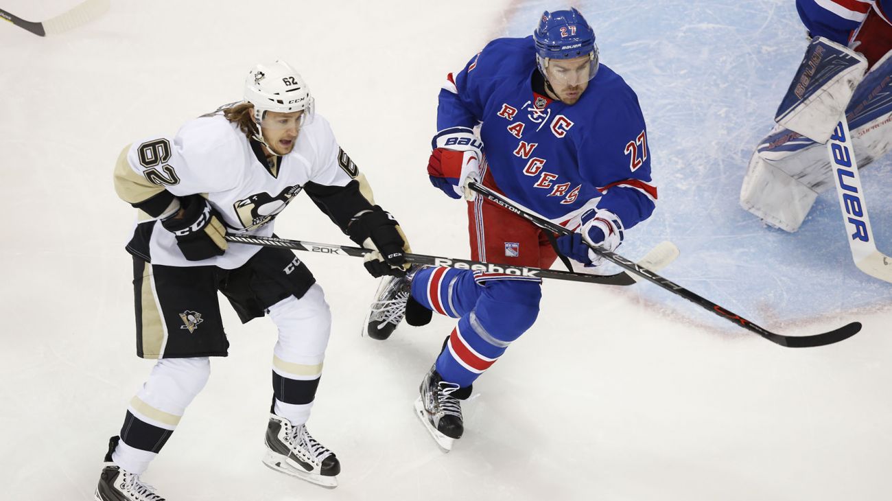 Rangers begin home-and-home series with Pittsburgh; Hayes an important ...